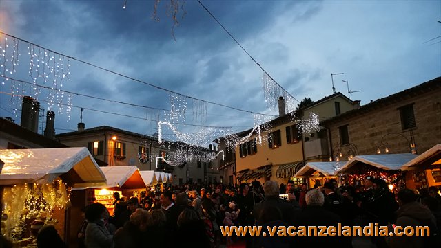 Vacanzelandia - Itinerari e Mete - Candele a Candelara in camper