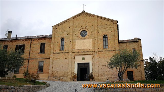 Vacanzelandia - Itinerari e Mete - Candele a Candelara in camper