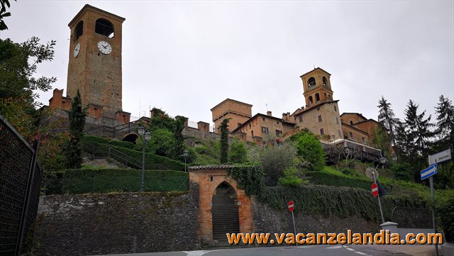 Vacanzelandia - Castelvetro di Modena in camper - borgo - acetaia ...