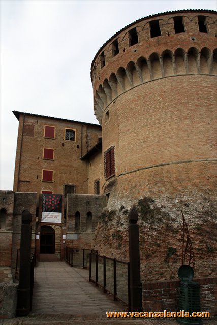 Contenuti Redazione - In camper alla scoperta di DOZZA - murales e ...