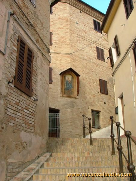 Vacanzelandia - Itinerari Diari di Viaggio Marche: Corridonia
