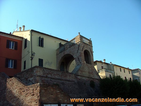 Vacanzelandia - Itinerari Diari di Viaggio Marche: Monte Catria e Valle ...